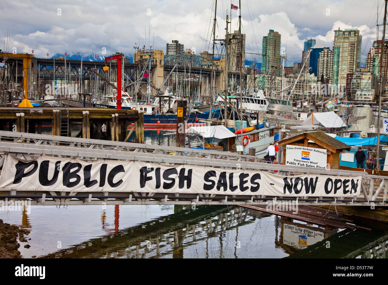Public fish market with the Burrard Bridge as a backdrop, Vancouver ...