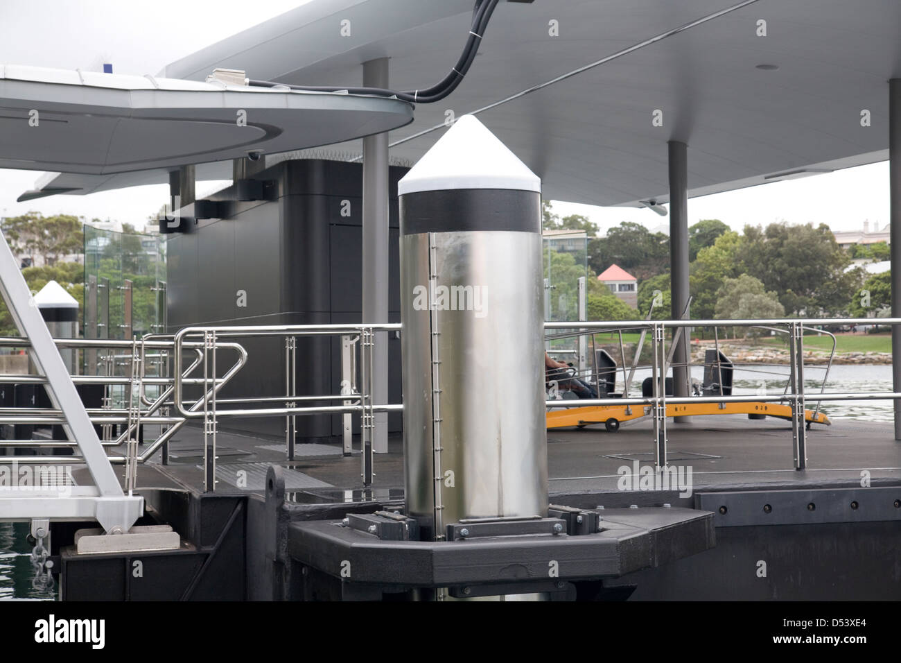 Wharf platform hi-res stock photography and images - Alamy