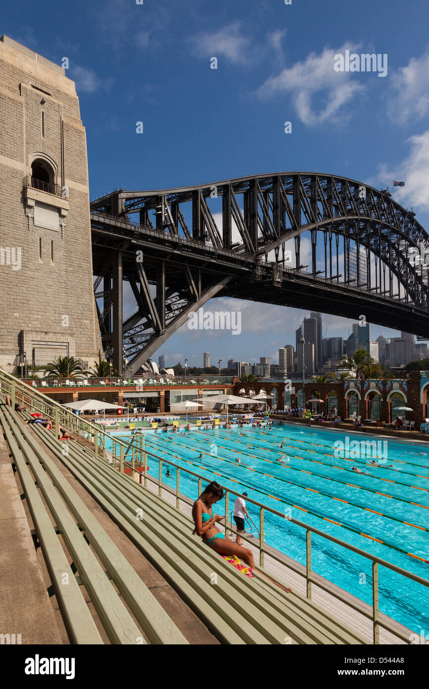Sydney bridge pool hi-res stock photography and images - Alamy