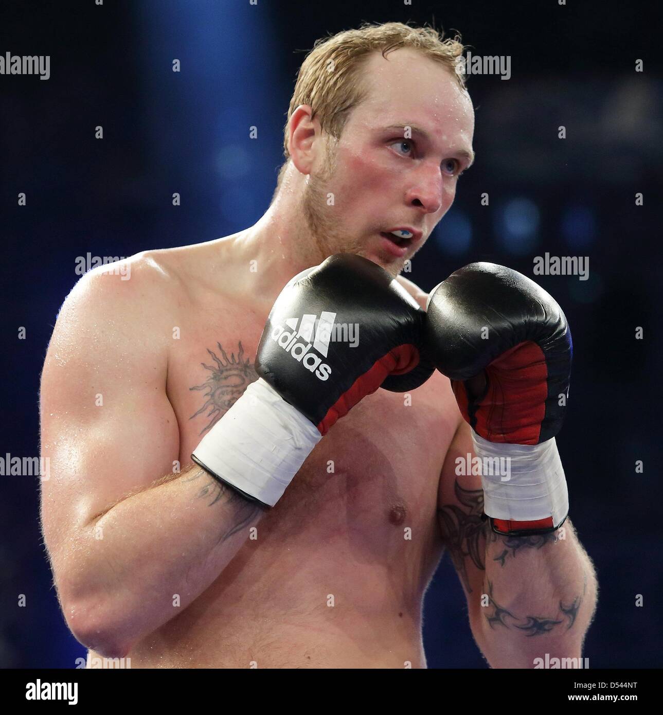 Finish boxer Robert Helenius in action against British boxer Michael ...