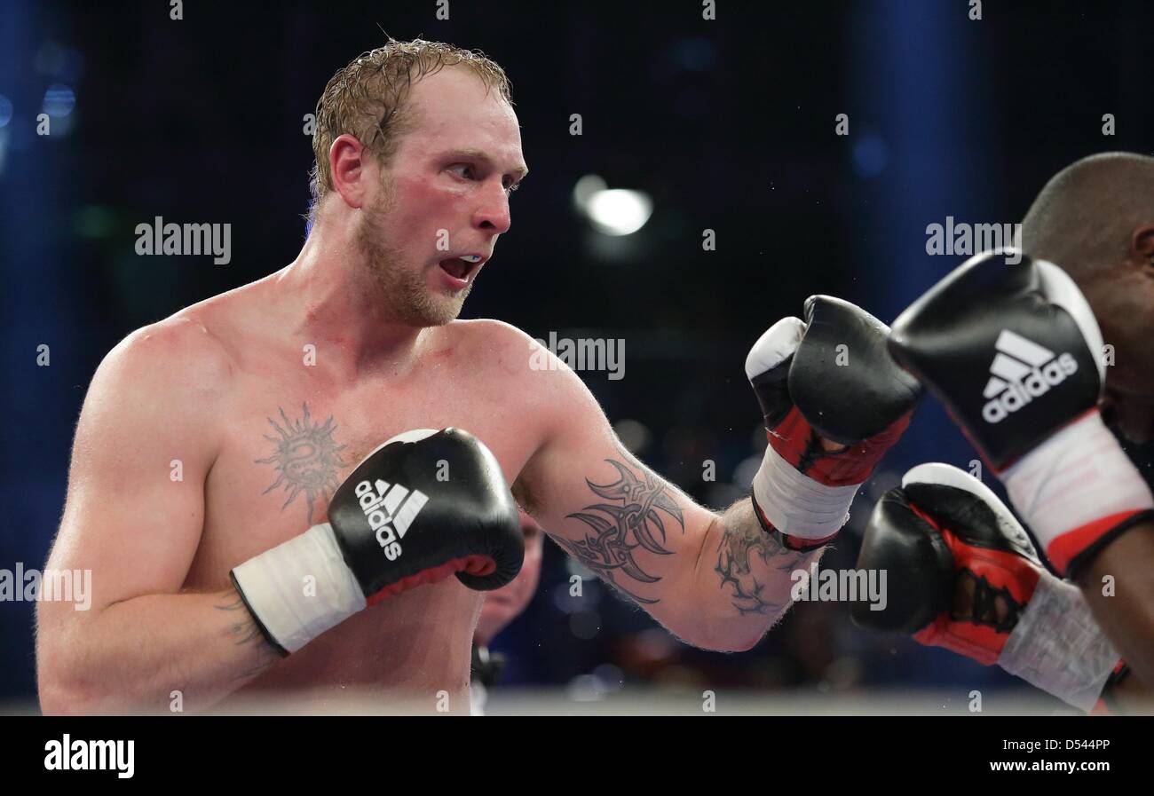 Finish boxer Robert Helenius in action against British boxer Michael ...