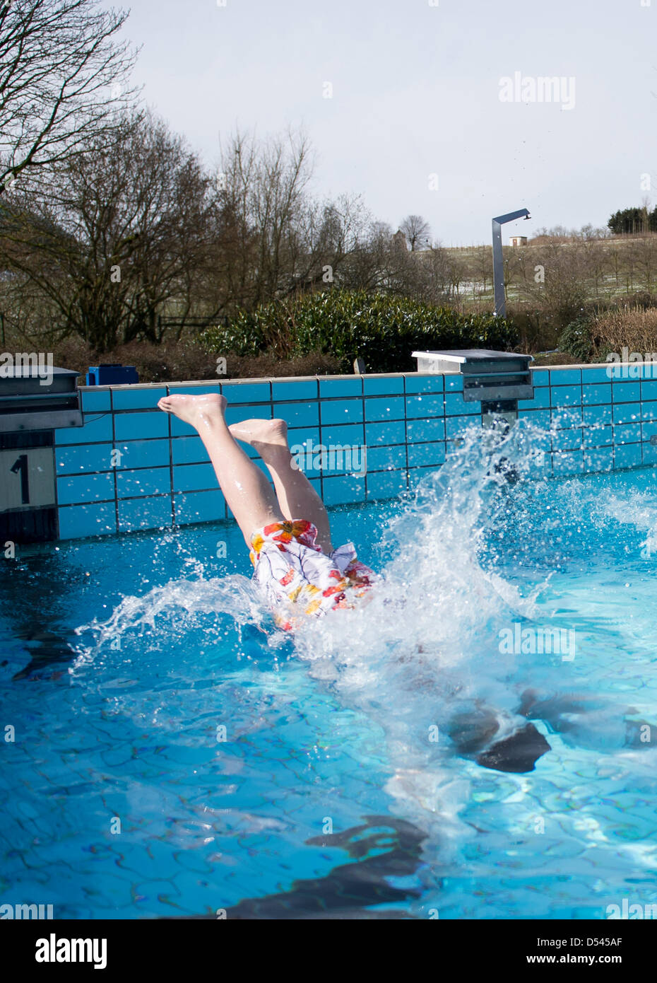 Jan-Steffen Hoff jumps into the pool of the open-air bath Gassbachtal ...