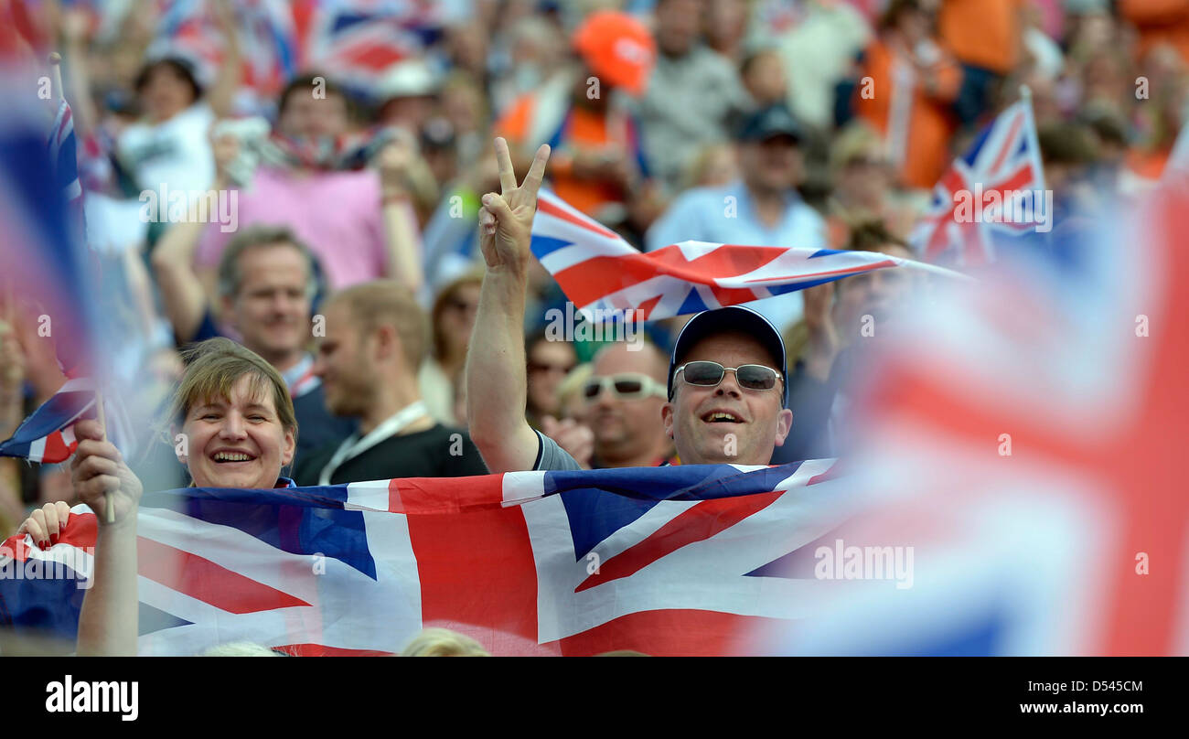 Crowd waving union jack flags hi-res stock photography and images - Alamy