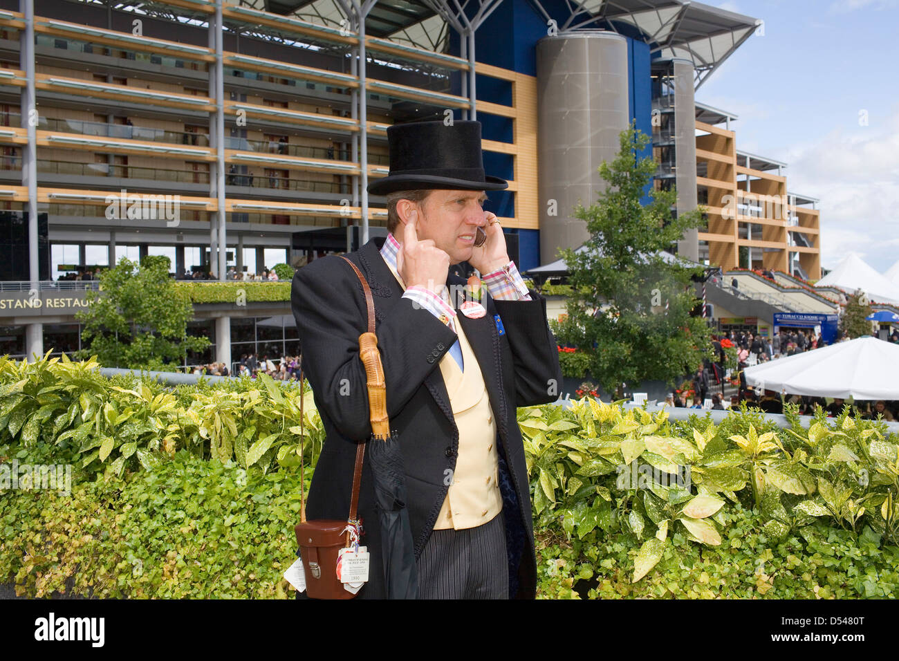 Wearing top hat and tails hi-res stock photography and images - Alamy
