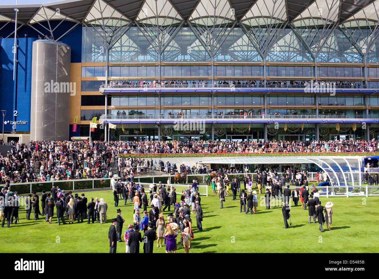 The grandstand at royal ascot hi-res stock photography and images - Alamy