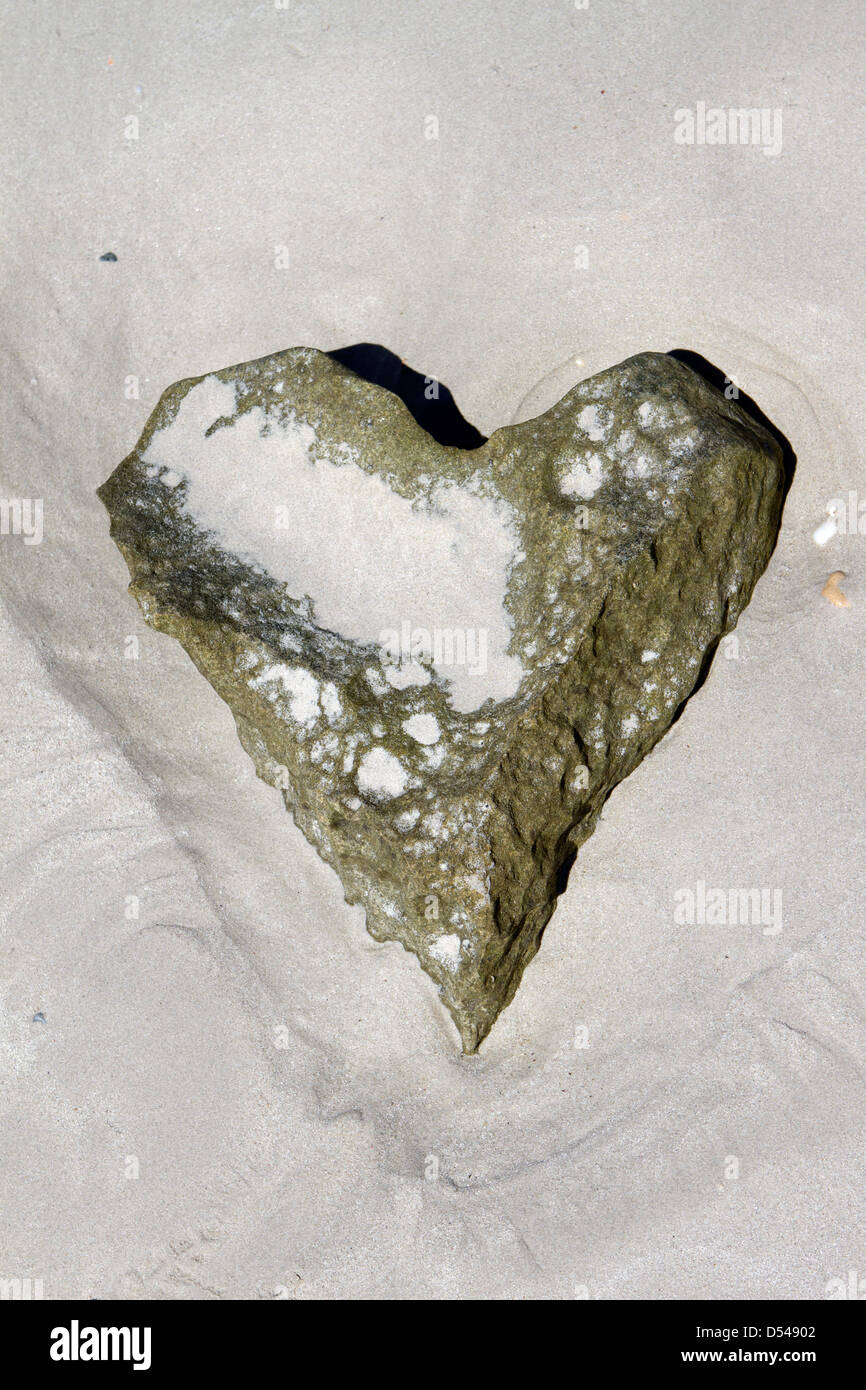 Pebble love heart hi-res stock photography and images - Alamy