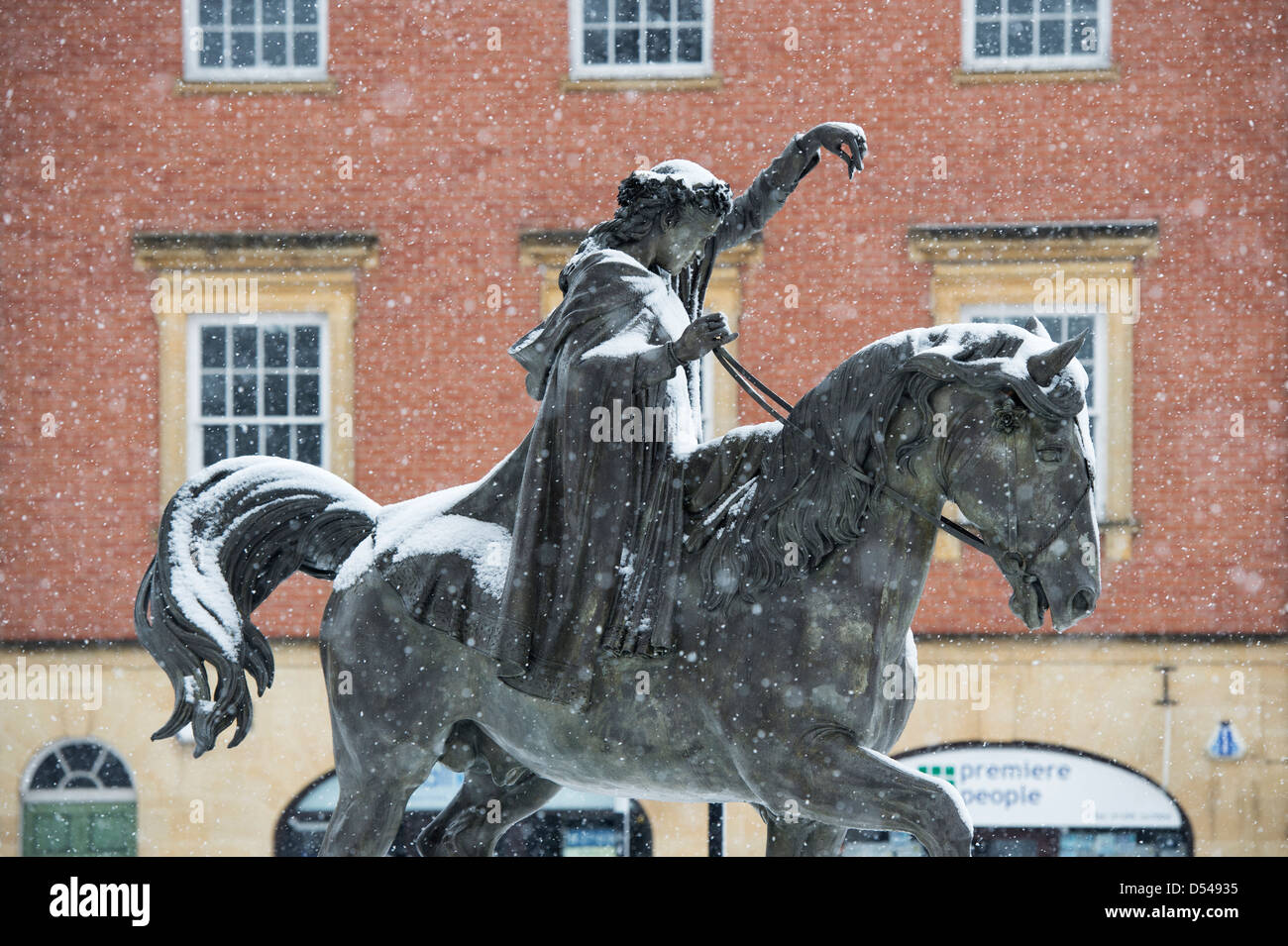 Fine Lady bronze statue / sculpture on a welsh cob horse next to ...