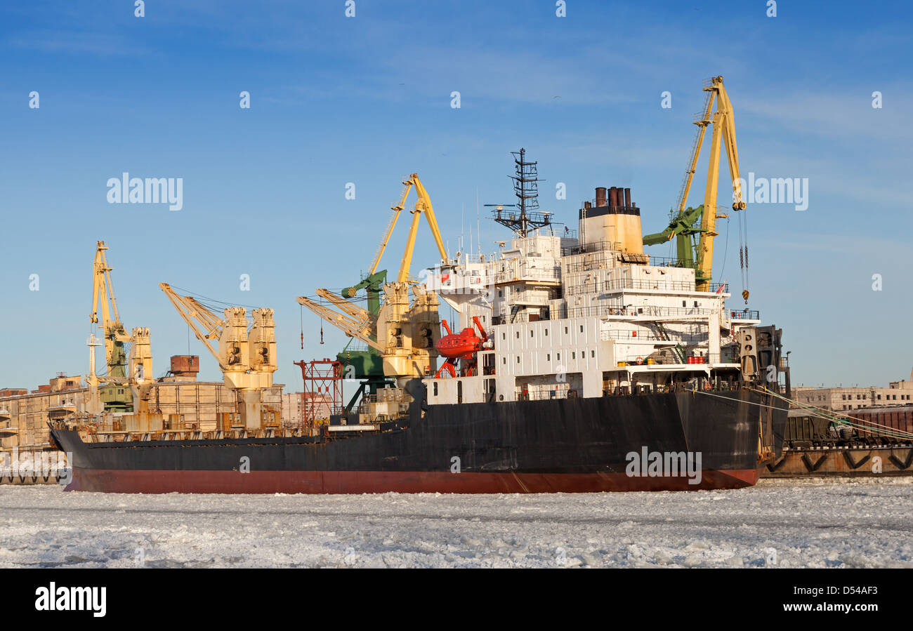 Bulk cargo ship loading, port of St.Petersburg, Russia Stock Photo - Alamy