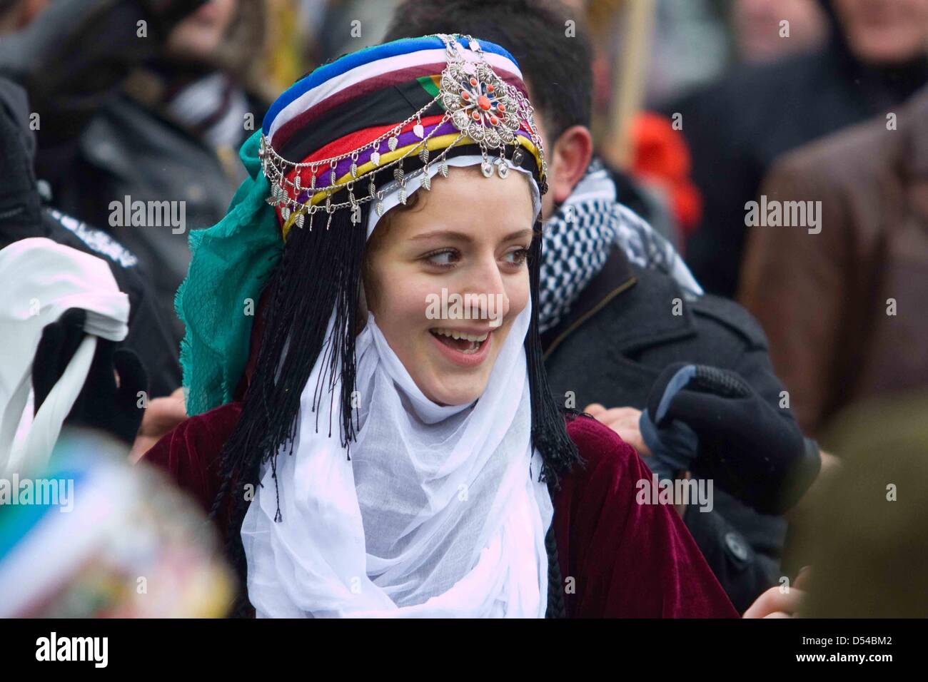 Kurdish dance hi-res stock photography and images - Alamy