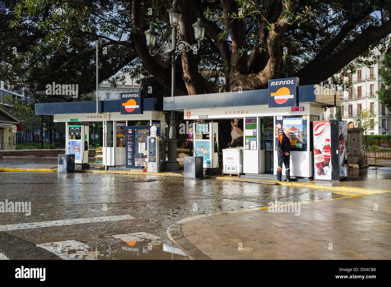 Repsol petrol station hi-res stock photography and images - Alamy