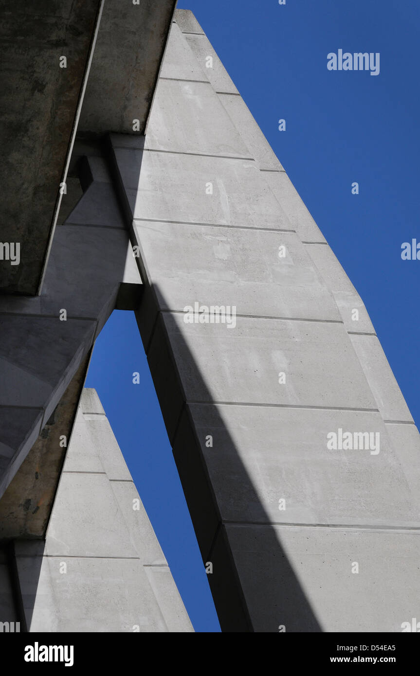 Modern concrete architecture hi-res stock photography and images - Alamy