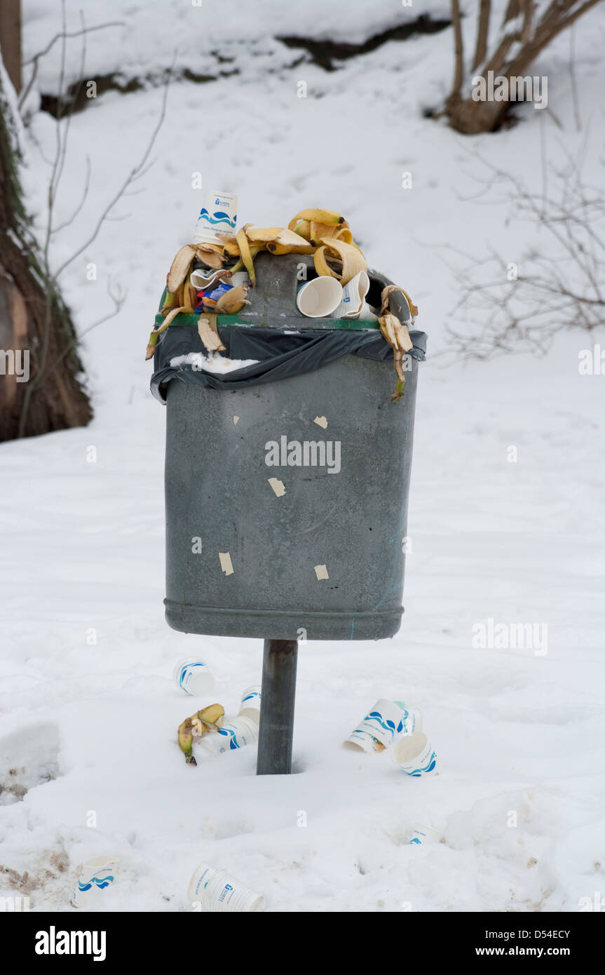 Overfull trash can Stock Photo - Alamy