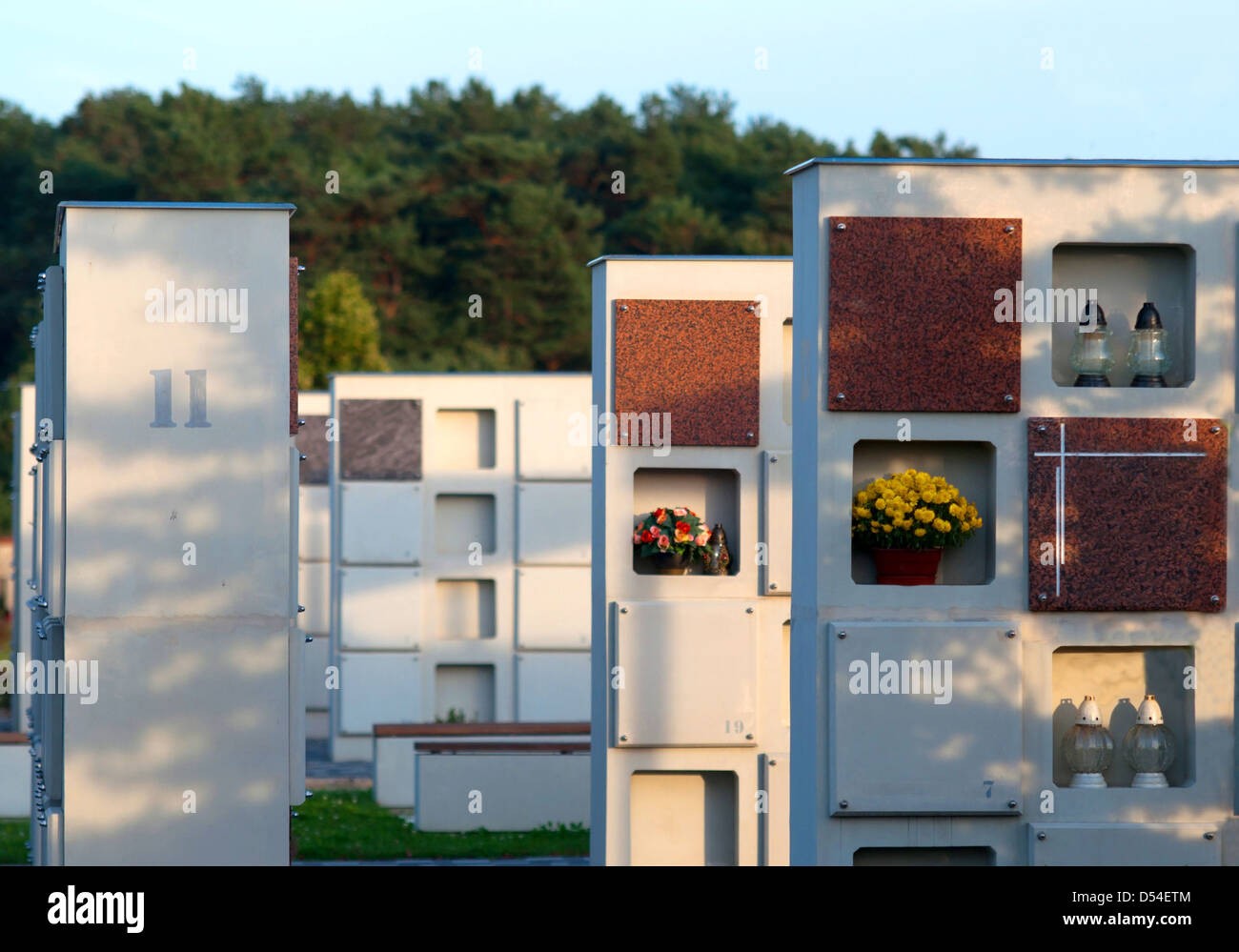 Modern grave in europen graveyard Stock Photo - Alamy