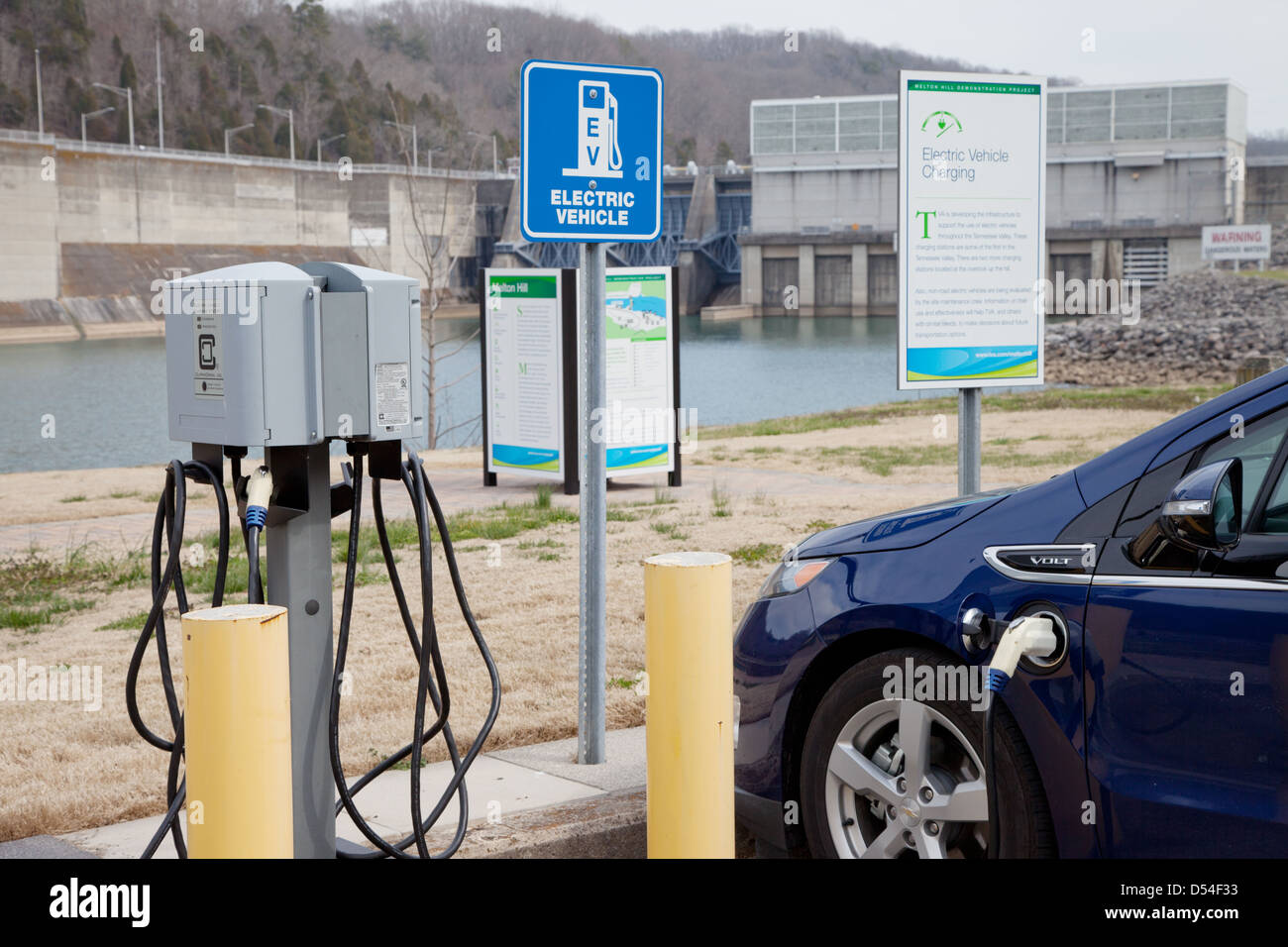 Electric vehicle charging hi-res stock photography and images - Alamy