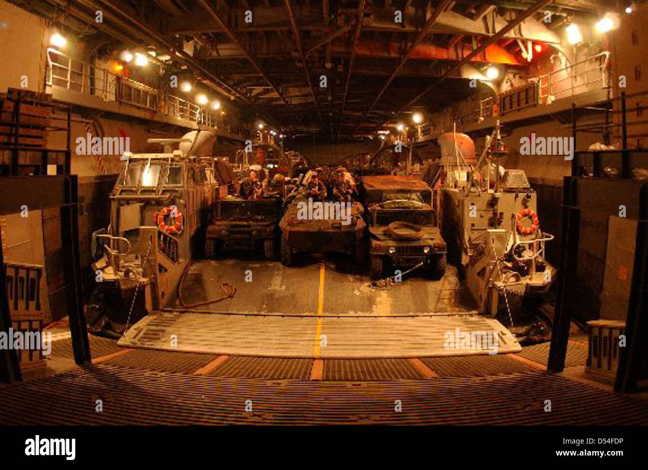 Uss bataan lhd5 hi-res stock photography and images - Alamy