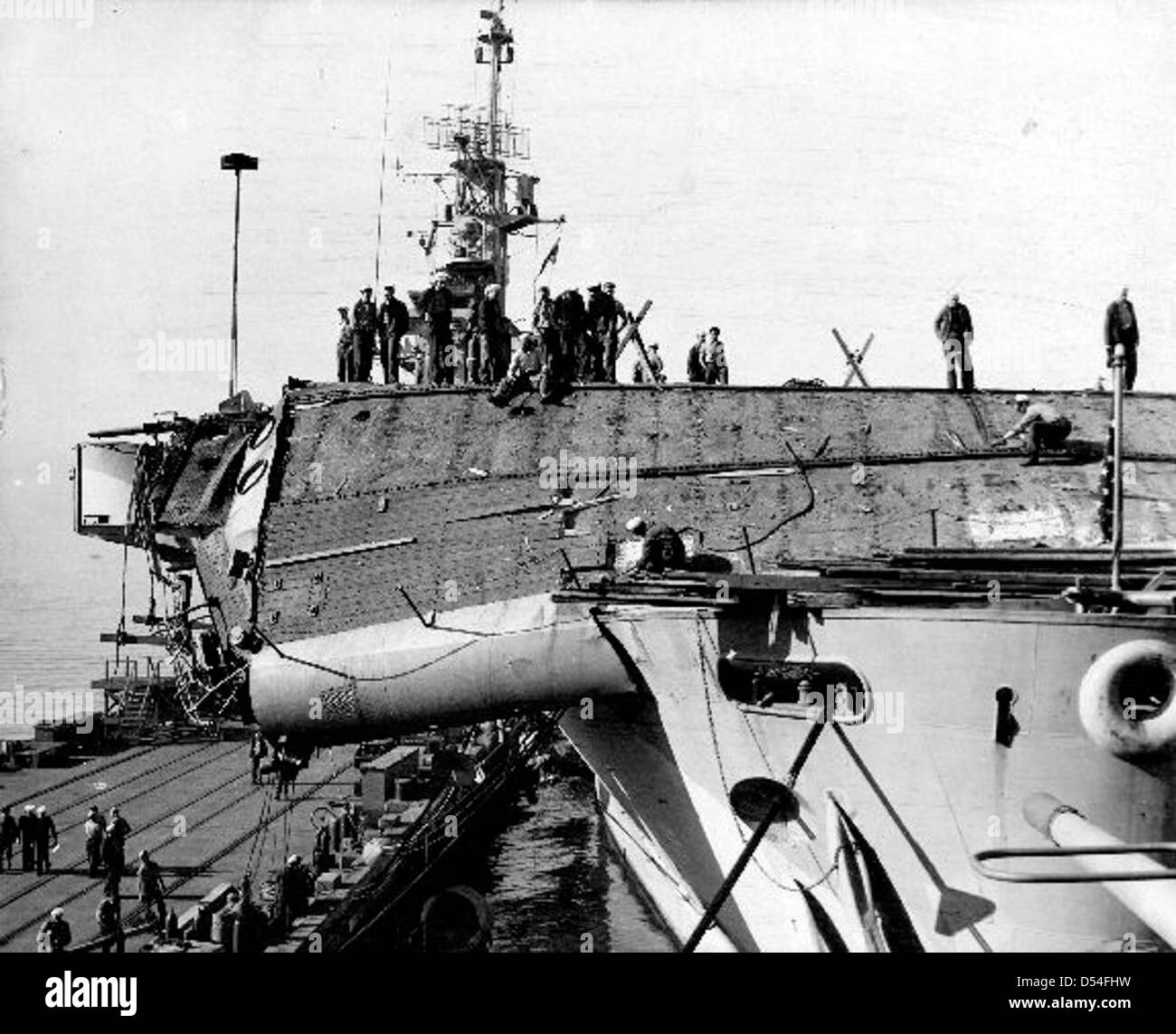 The USS Casablanca (CVE-55), a U.S. Navy escort carrier, played a ...