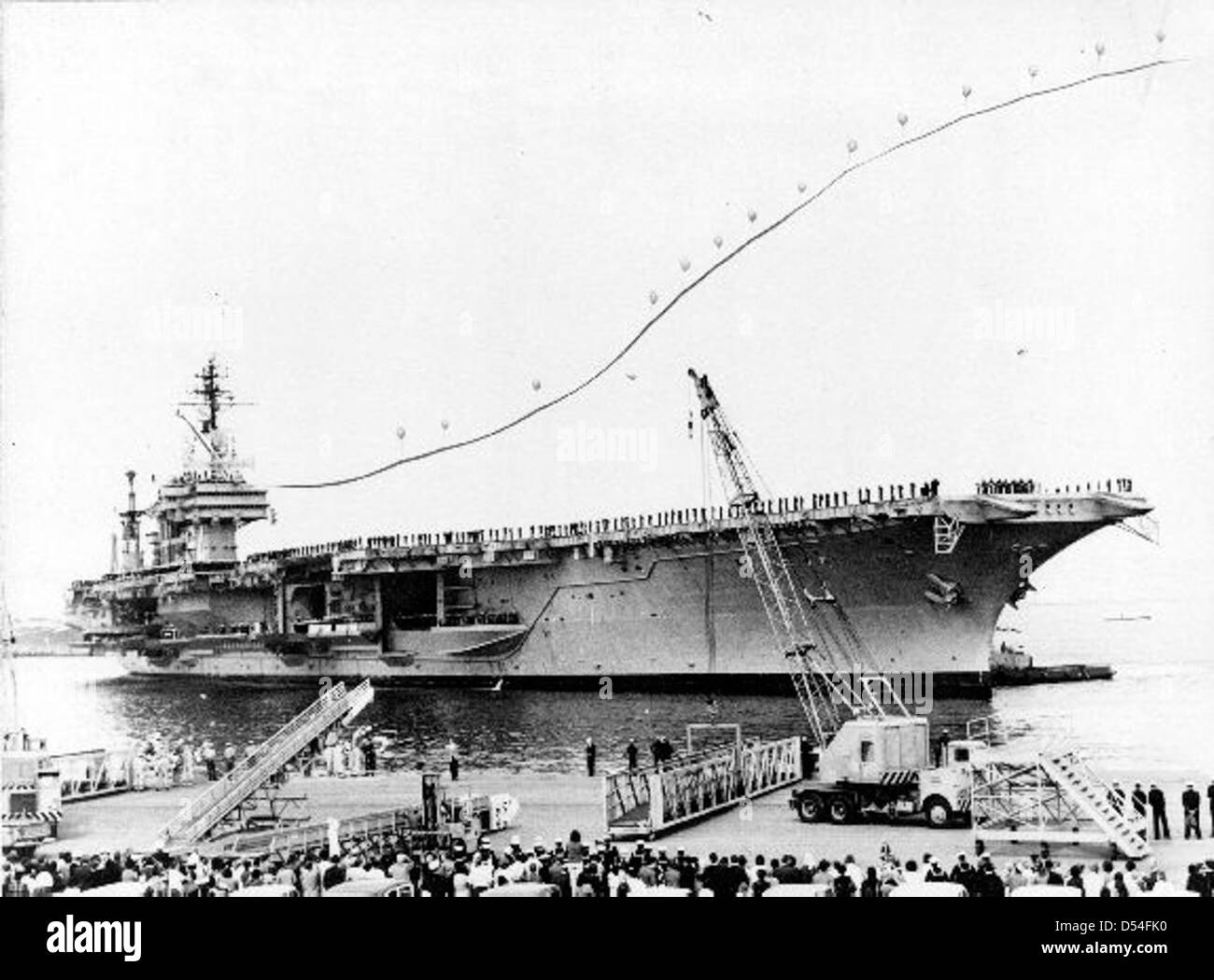 USS Constellation (CV-64), a Kitty Hawk-class aircraft carrier, served ...