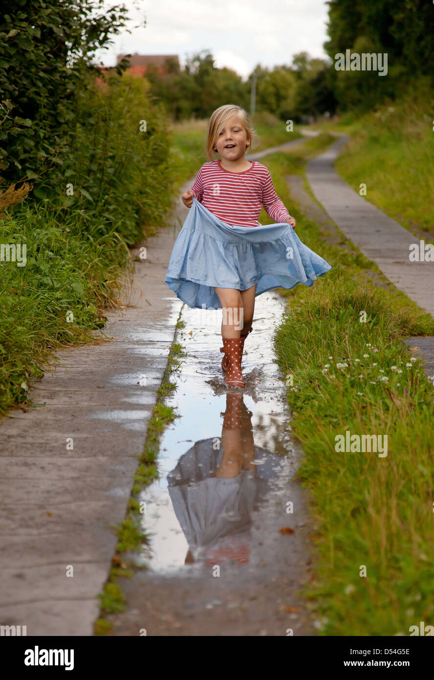 Puddle picture hi-res stock photography and images - Alamy
