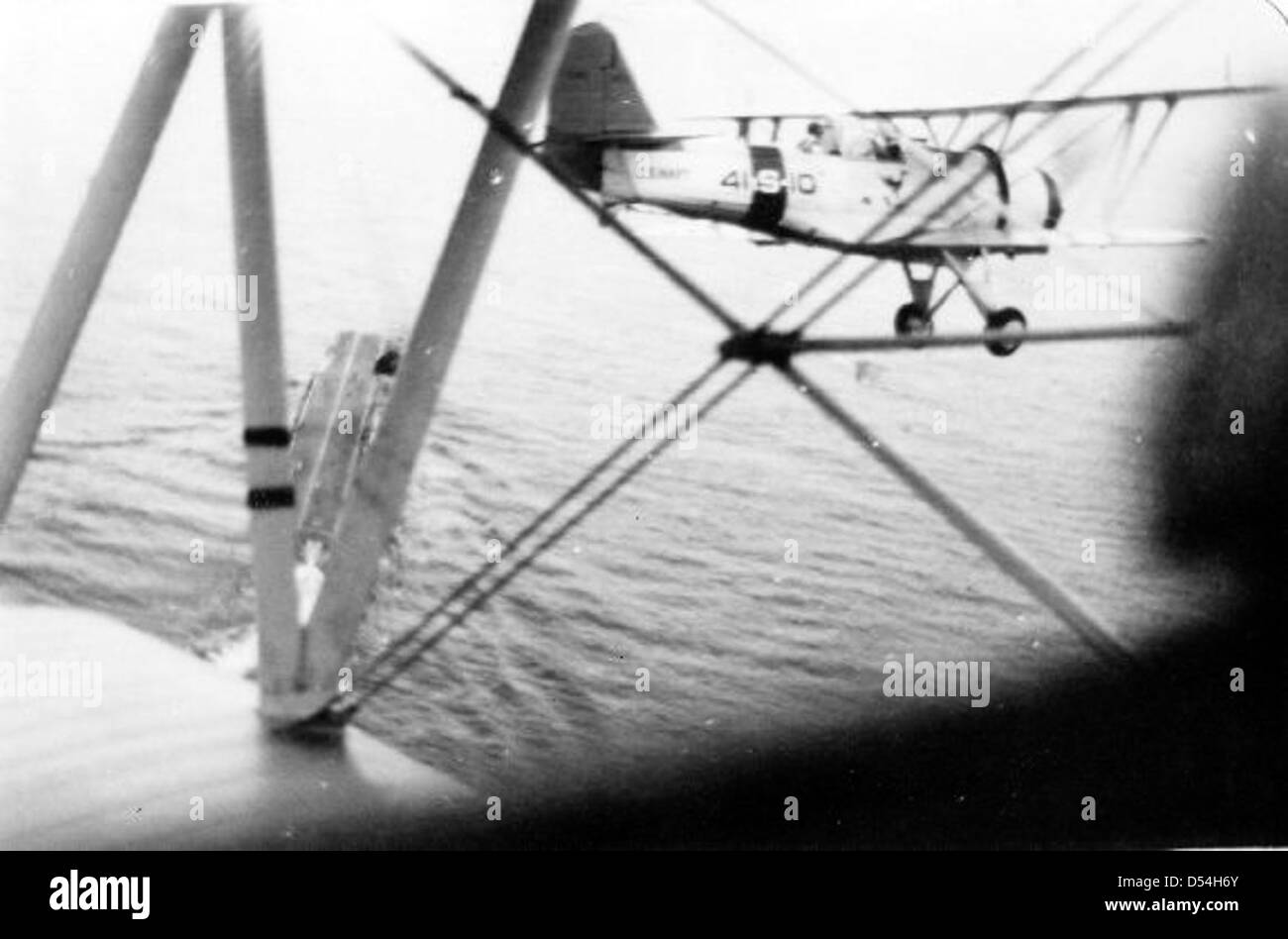 Us navy biplane hi-res stock photography and images - Alamy