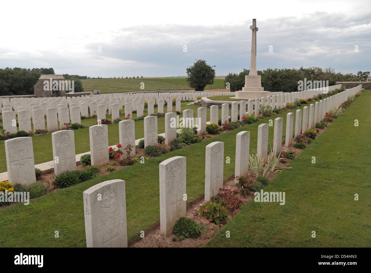 General view of the Cross of Sacrifice and graves in the CWGC Bulls ...