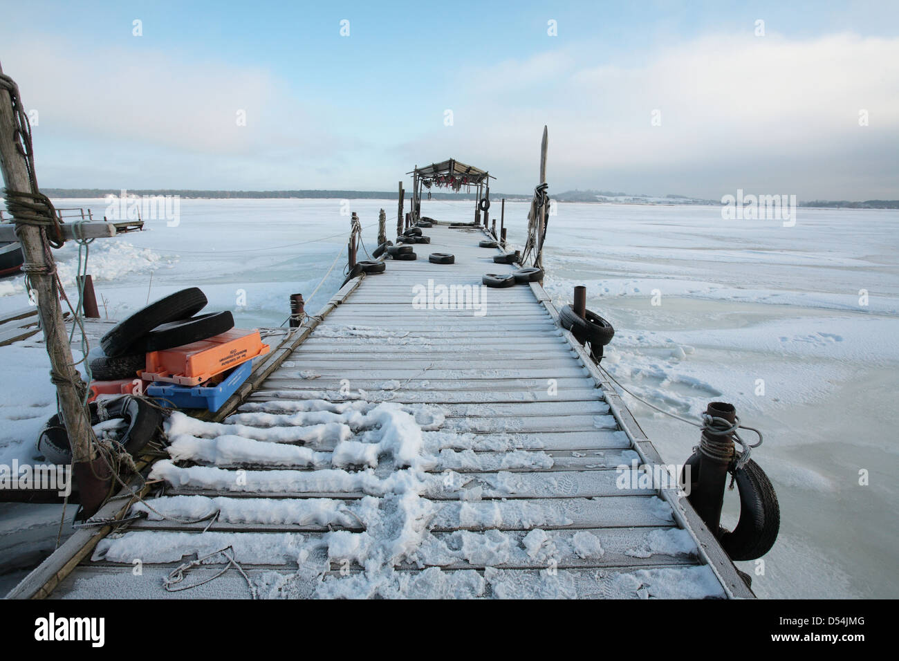 Klein Zicker, Germany, an icy pier in the harbor Stock Photo - Alamy