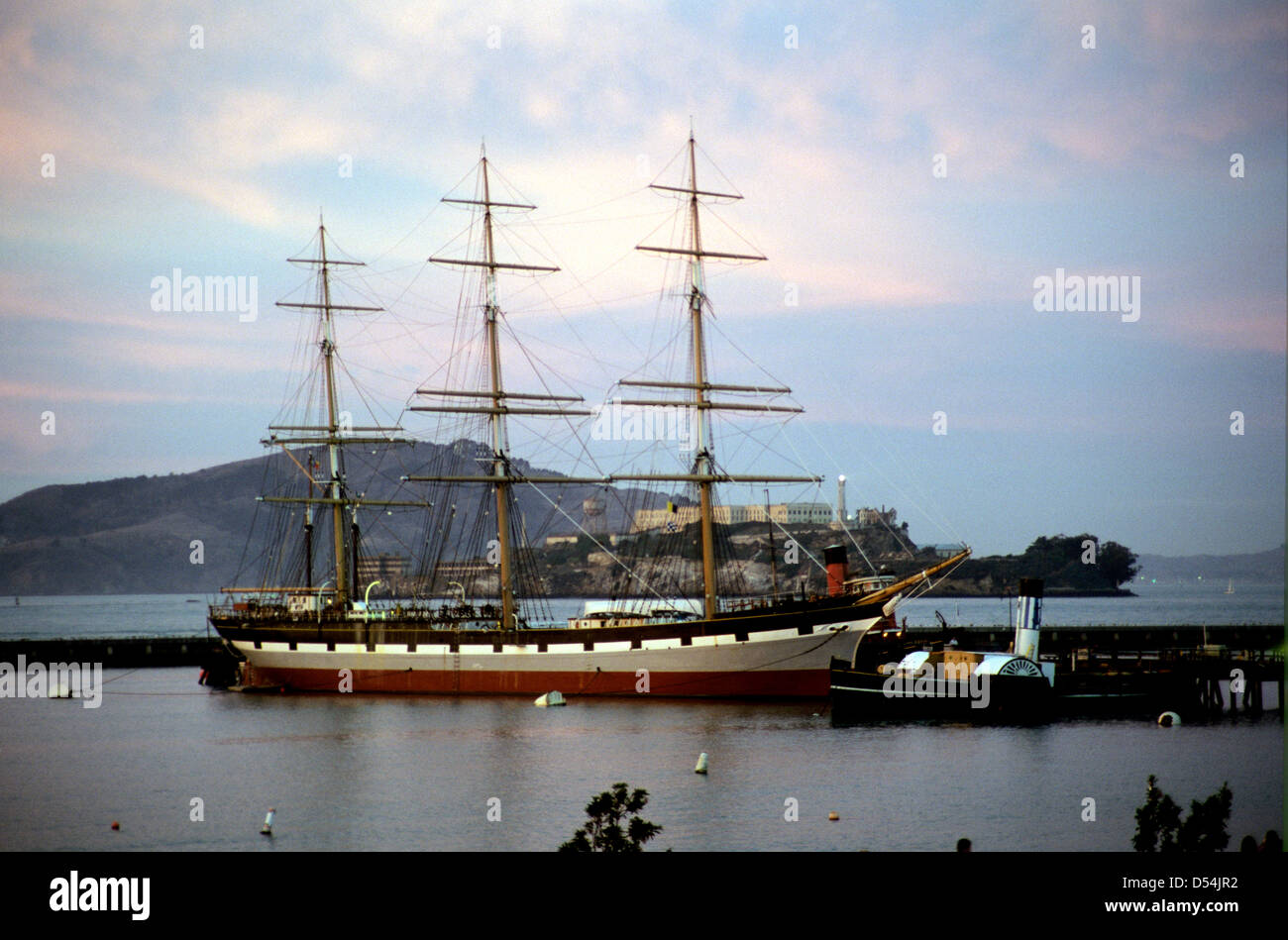 Square rigged ship sailing hi-res stock photography and images - Alamy
