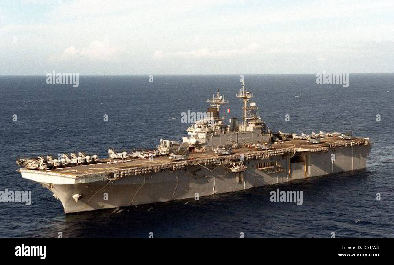 Amphib ship uss boxer lhd 4 hi-res stock photography and images - Alamy