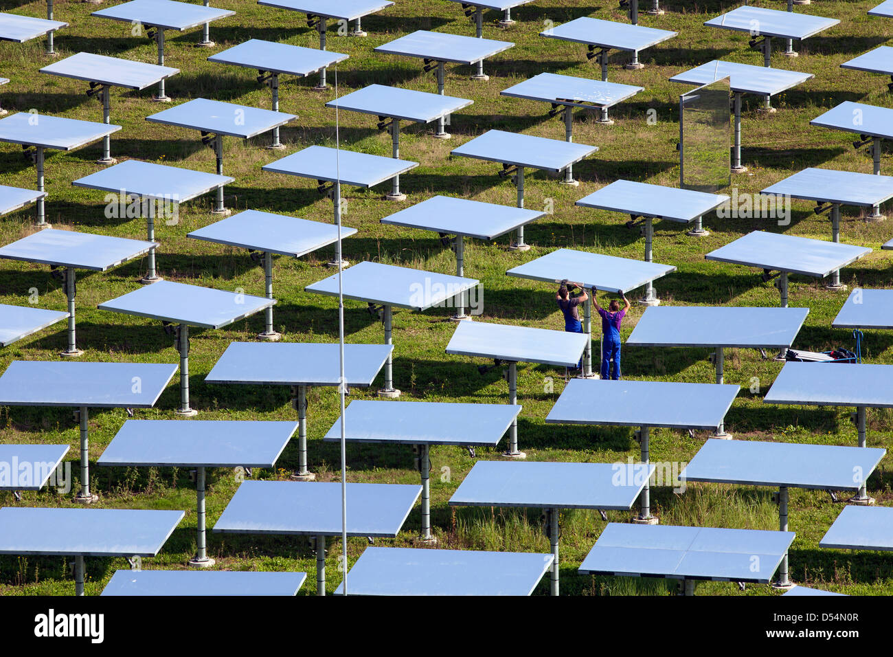 Solar power tower hi-res stock photography and images - Alamy