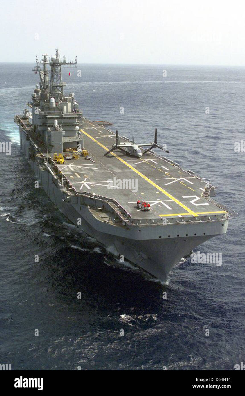 Amphibious assault ship uss saipan lha 2 hi-res stock photography and ...