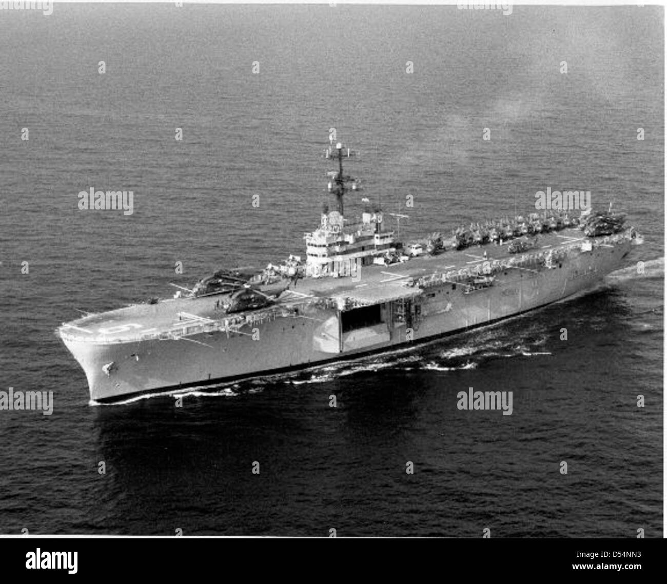Uss guam lph 9 Black and White Stock Photos & Images - Alamy