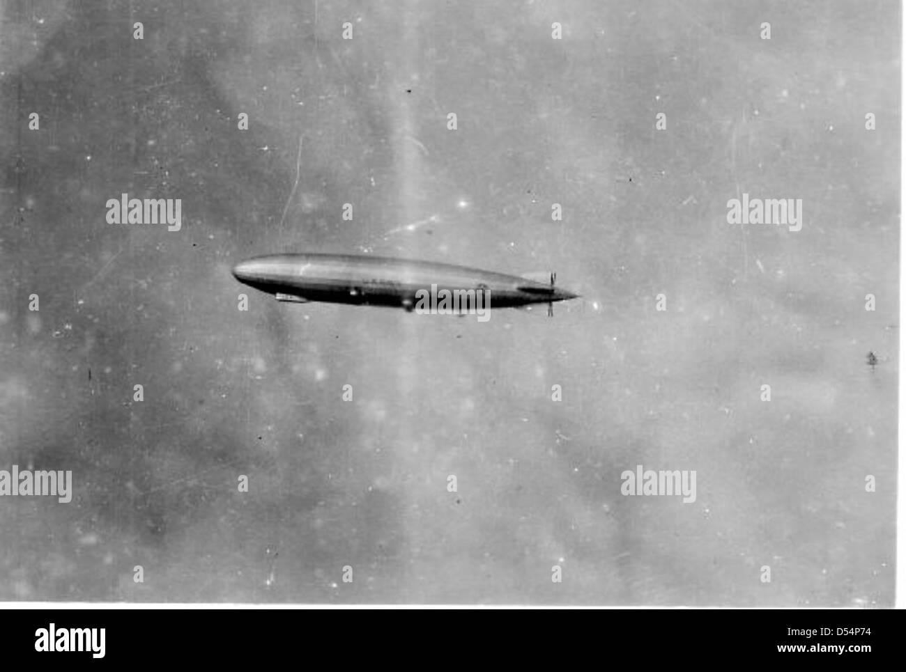 Modern airships hi-res stock photography and images - Alamy