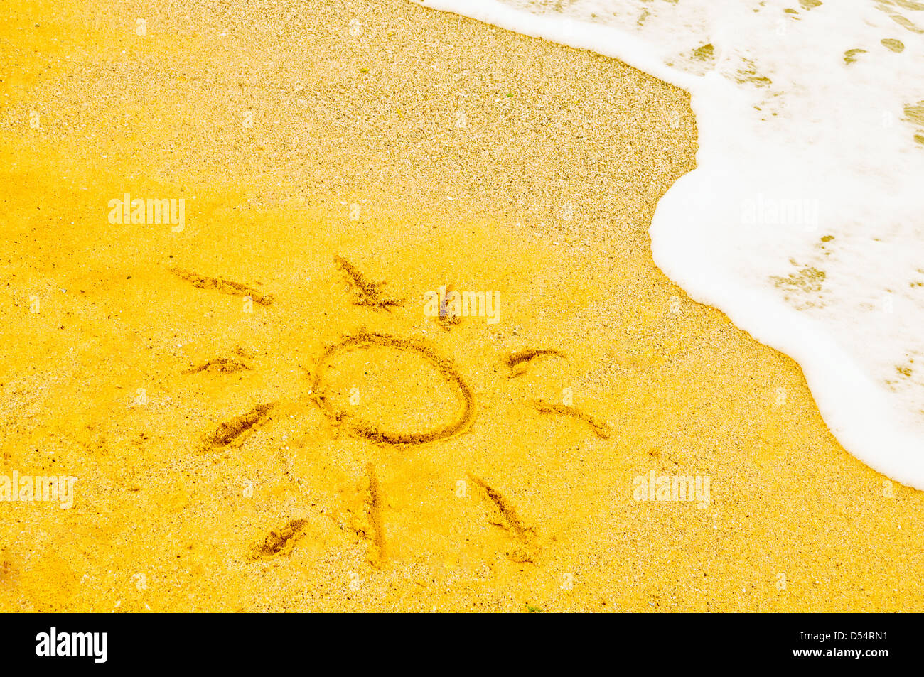 Drawing of sun in the sand on exotic beach Stock Photo - Alamy