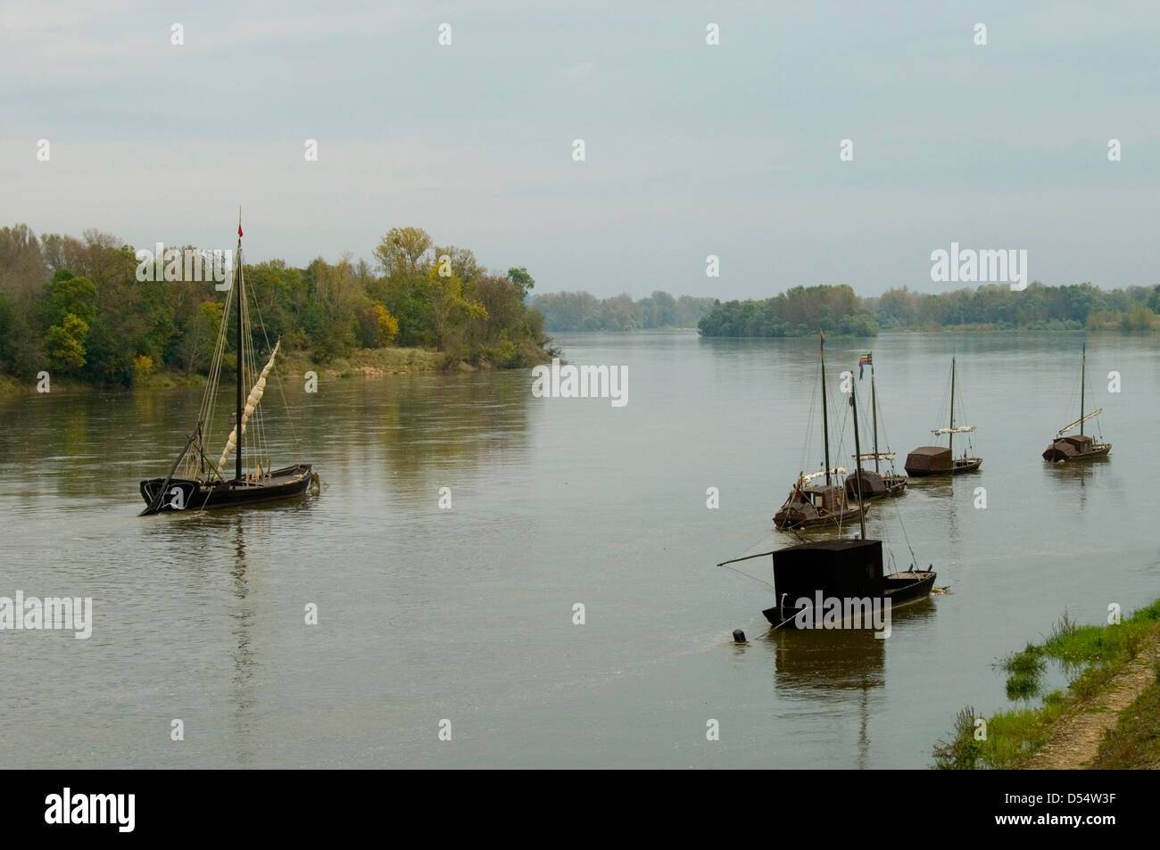 Traditional boat on loire river hi-res stock photography and images - Alamy