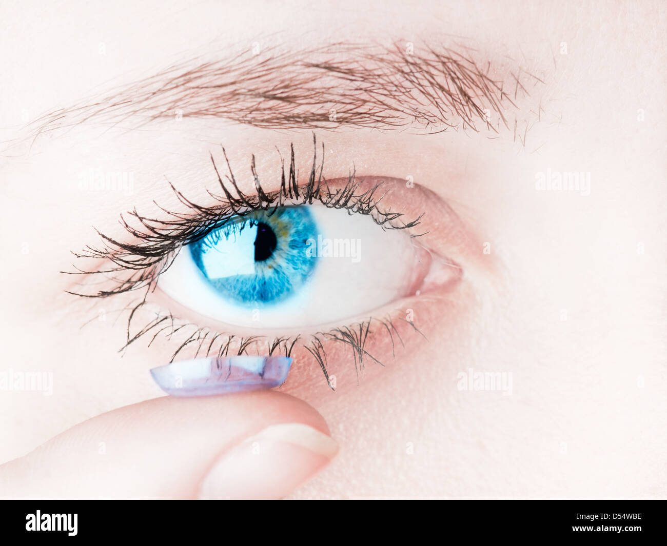 Close up of inserting a contact lens in female eye Stock Photo - Alamy