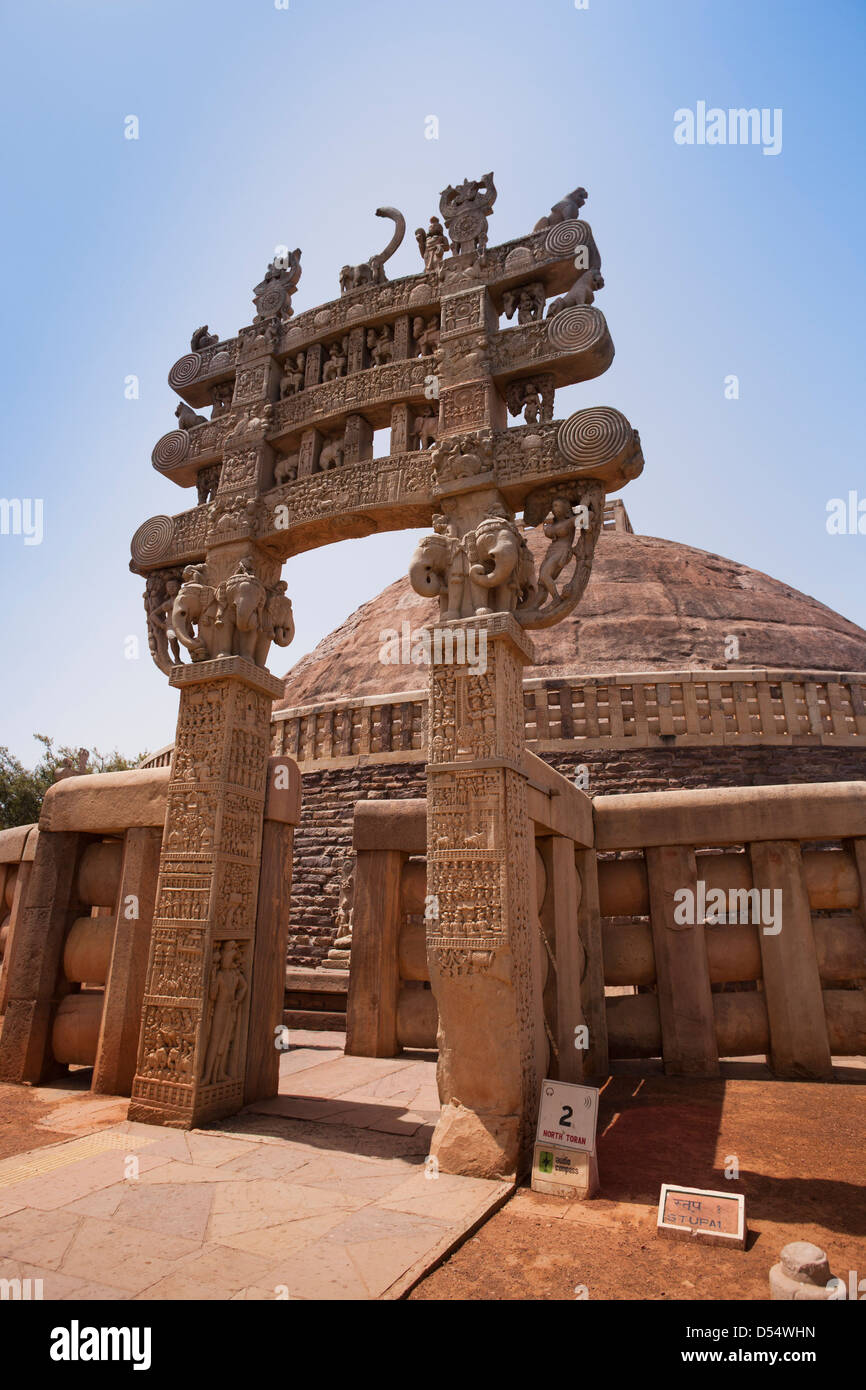 Great Stupa built by Ashoka the Great at Sanchi, Madhya Pradesh, India ...