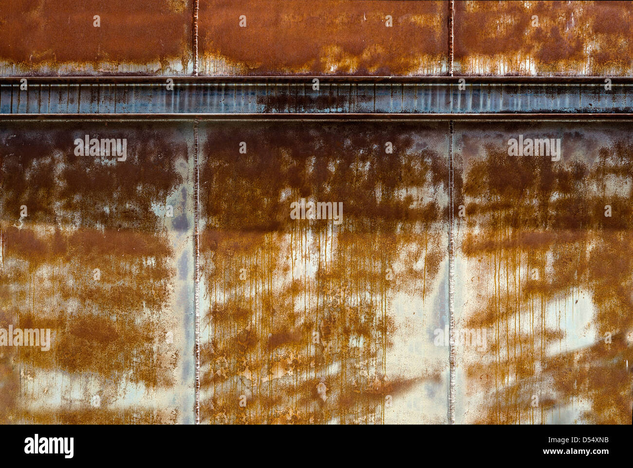Iron wall that rain has rusted Stock Photo - Alamy