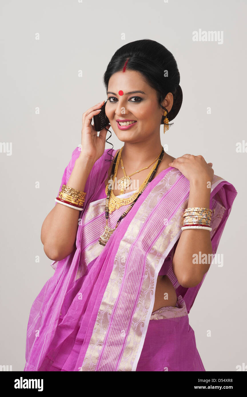 Bengali woman talking on a mobile phone and smiling Stock Photo - Alamy