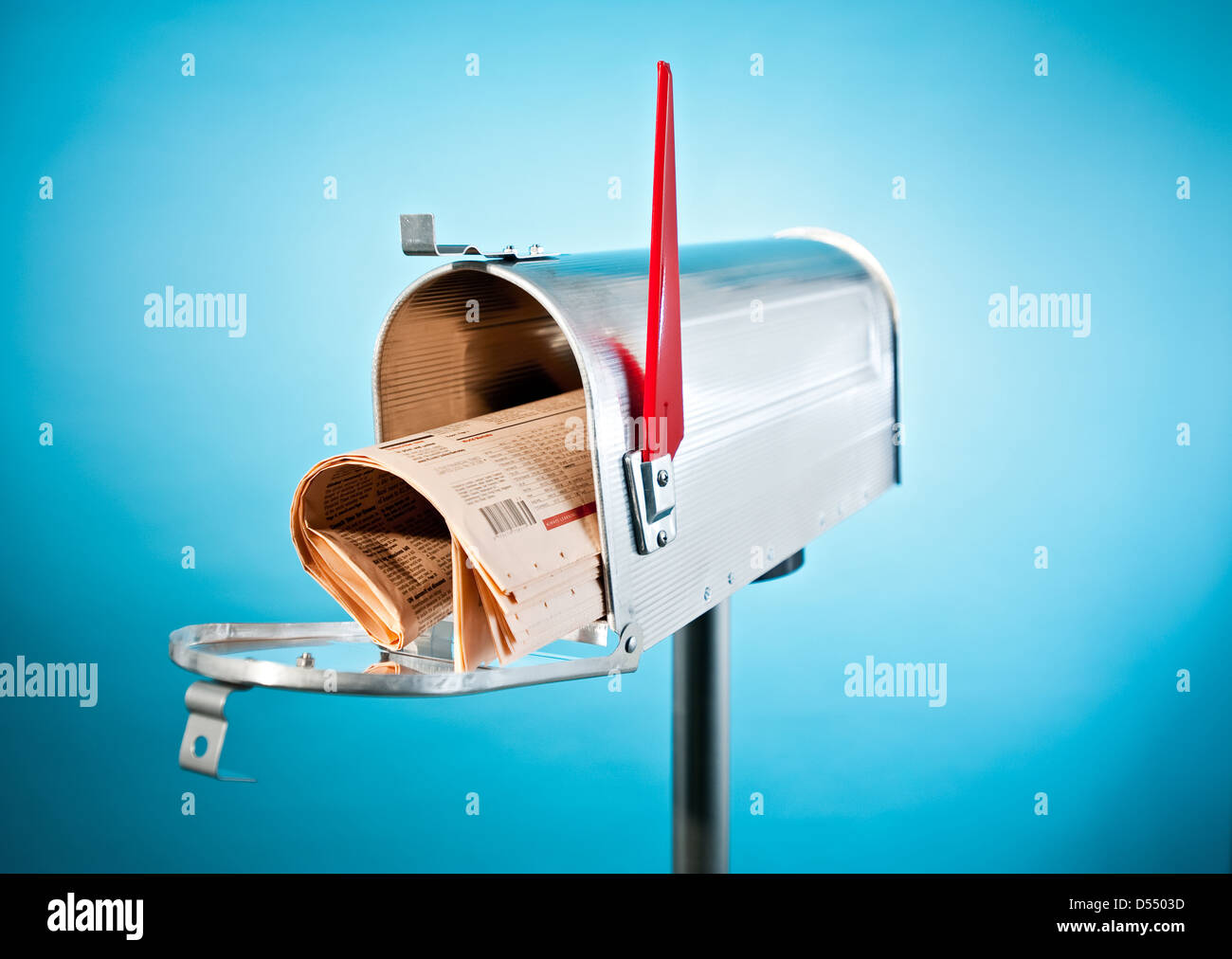 Open newspaper hi-res stock photography and images - Alamy
