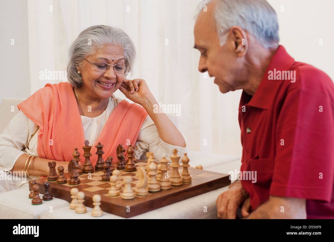 Senior couple playing chess Stock Photo - Alamy