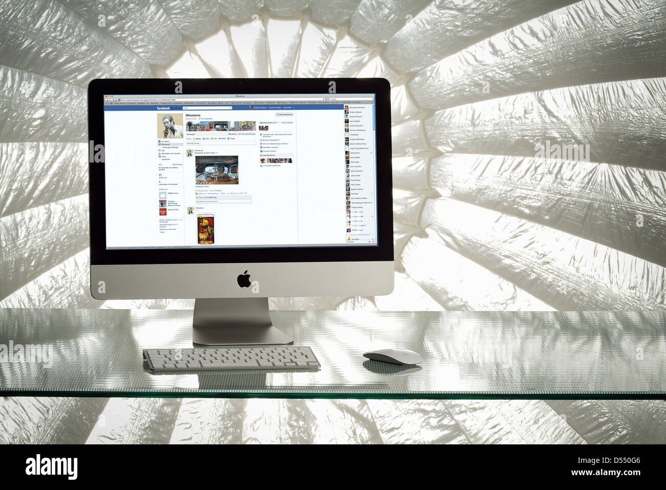 Apple macintosh horizontal hi-res stock photography and images - Alamy