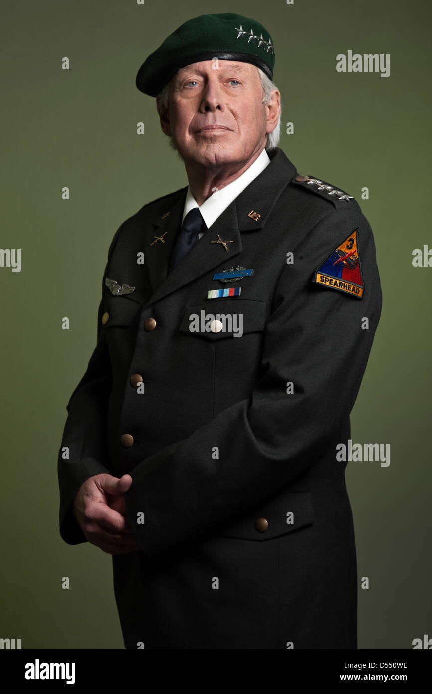 US military general wearing beret. Studio portrait Stock Photo - Alamy