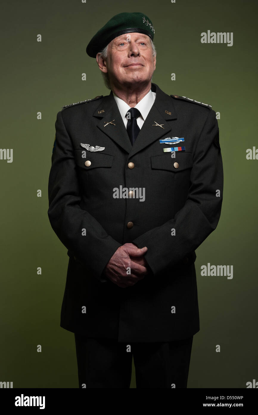 US military general wearing beret. Studio portrait Stock Photo - Alamy