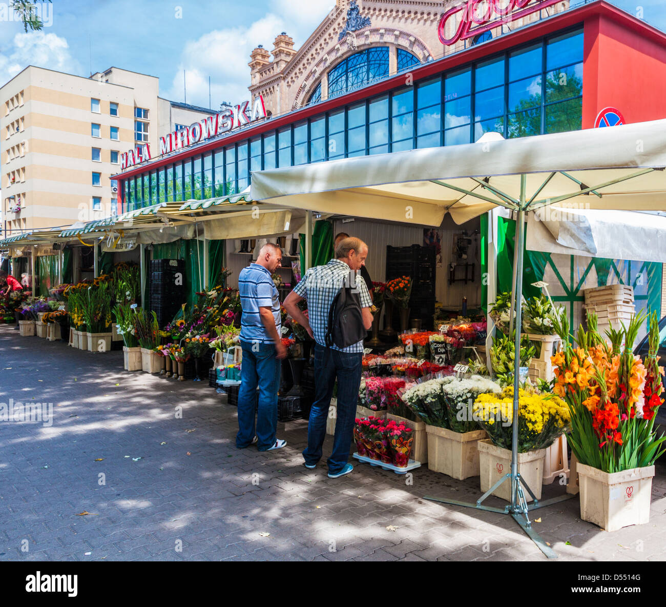 Market flower stalls hi-res stock photography and images - Alamy