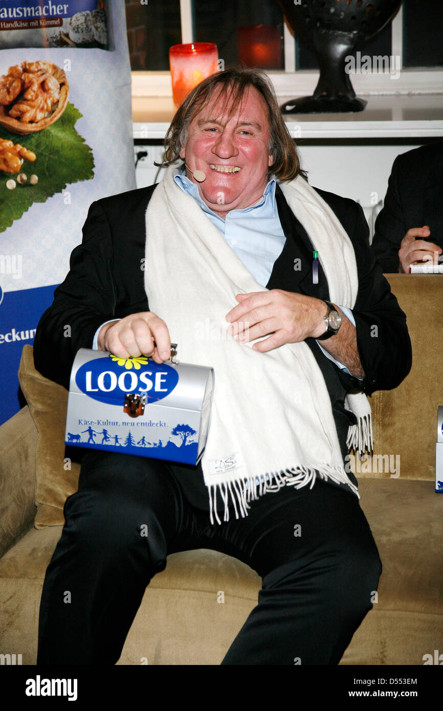 Gerard Depardieu enjoys acid curd cheese in the restaurant "Schoenes ...