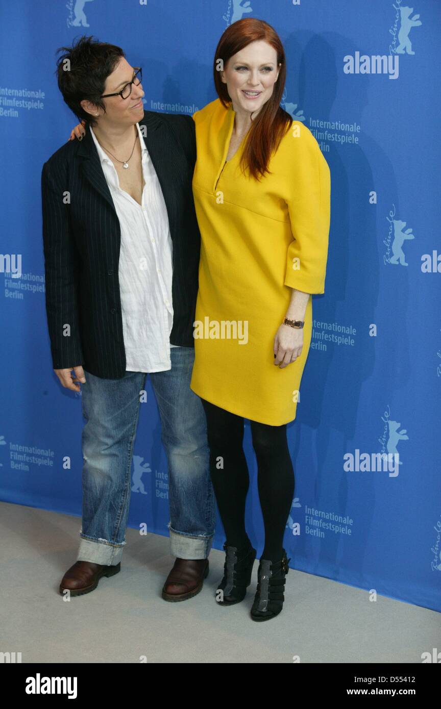 Director Lisa Cholodenko (l) and Julianne Moore (r) at the photocall ...