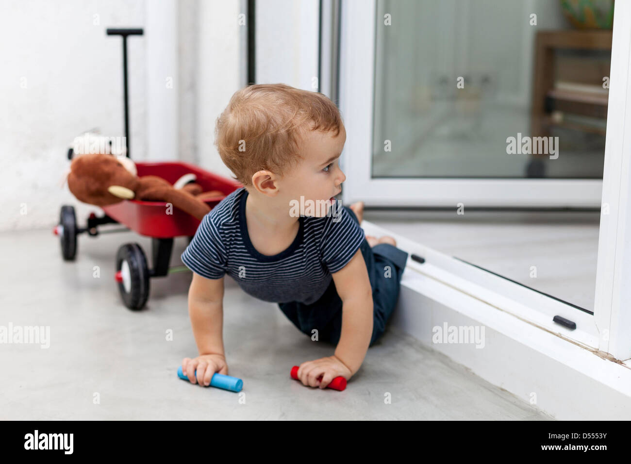 Child crawling door hi-res stock photography and images - Alamy