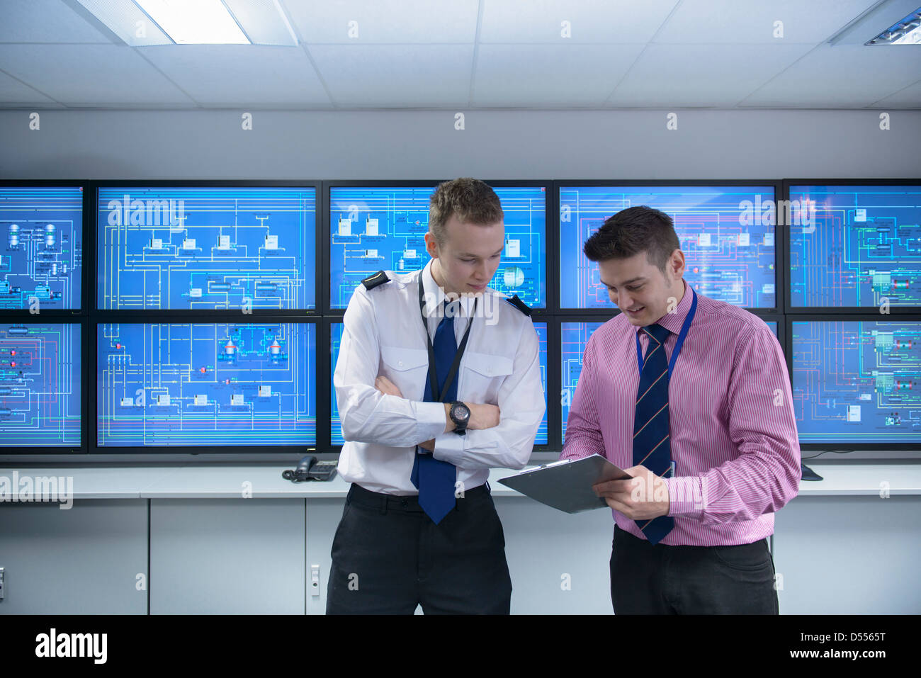 Ship personnel man hi-res stock photography and images - Alamy