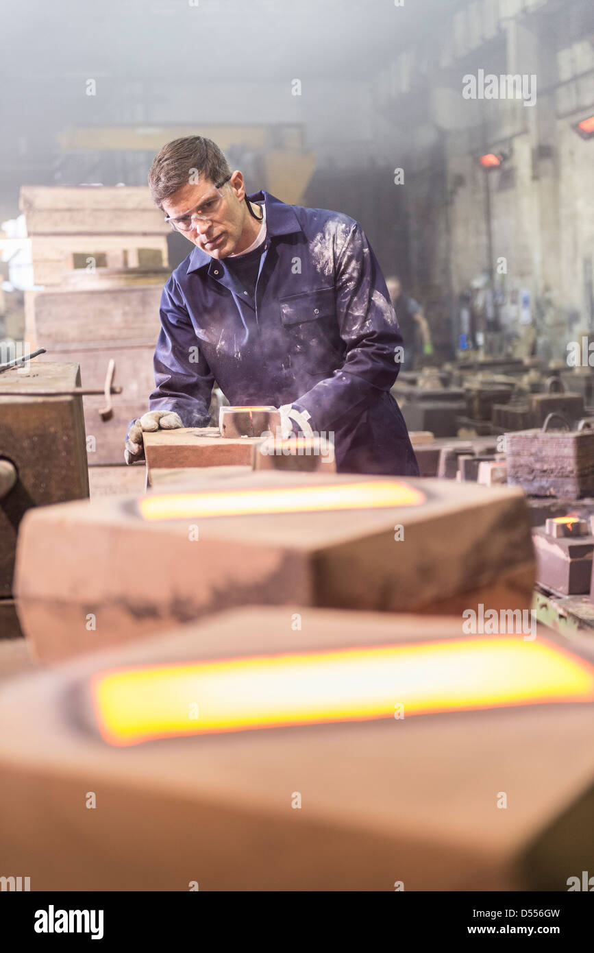 Metal moulds hi-res stock photography and images - Alamy