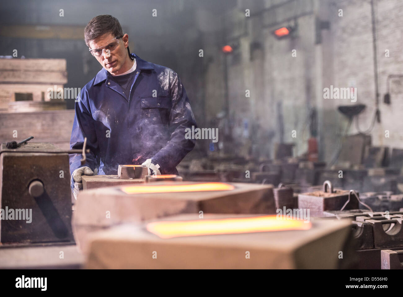 Metal moulds hi-res stock photography and images - Alamy