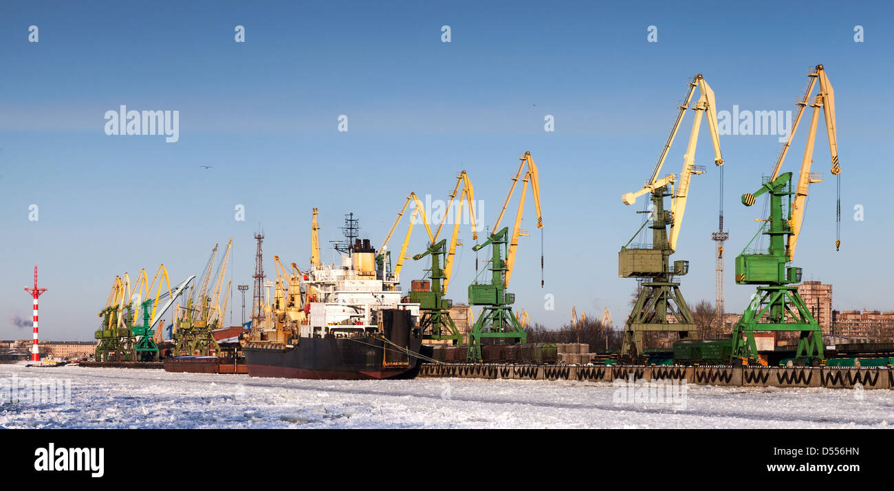 Loading crane hi-res stock photography and images - Alamy